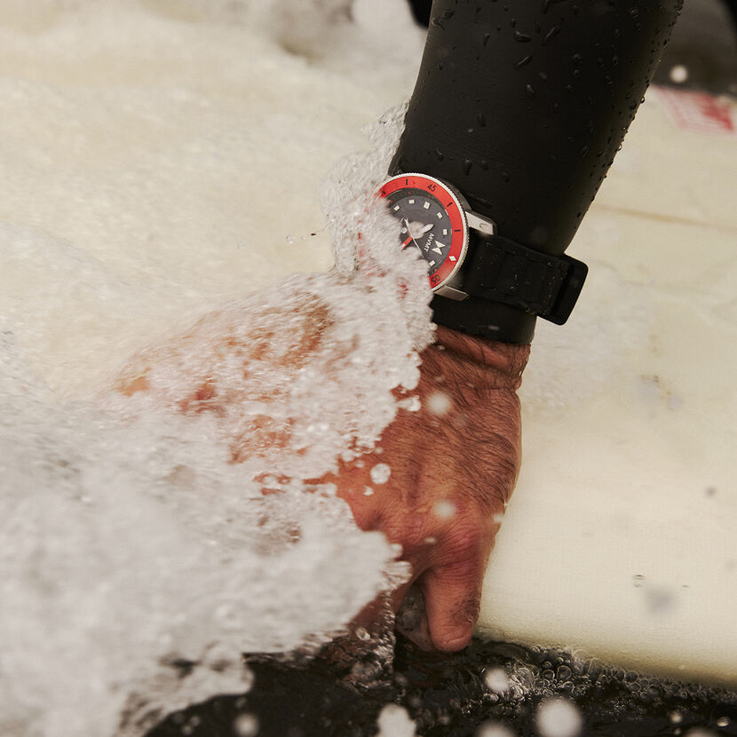 Cali Diver Solar — Solar Powered Nautical Red Dive Watch | MVMT